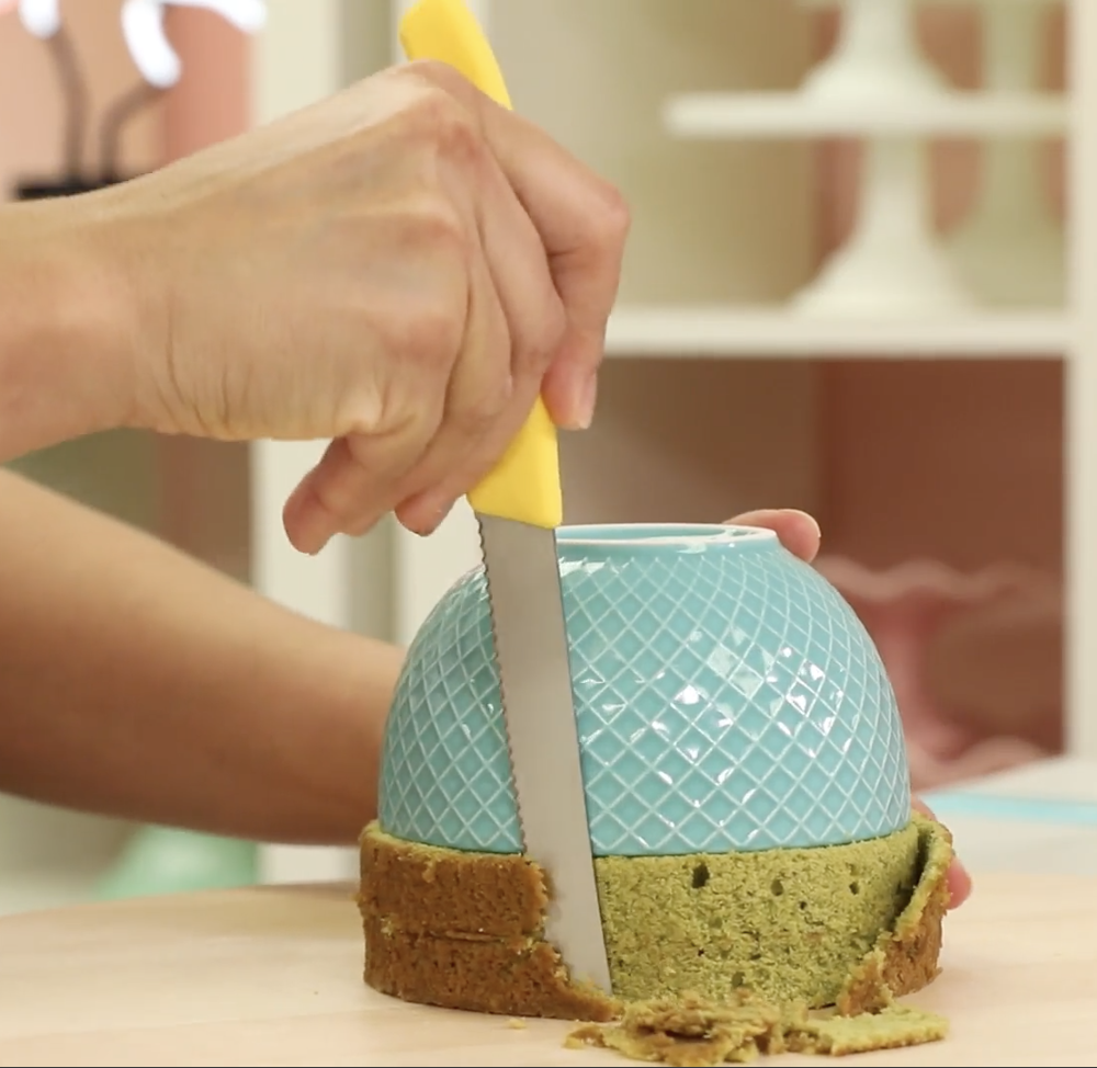 KitKat Mega Cake | Best Mega Cake Recipe | Yolanda Gampp - HOW TO CAKE IT