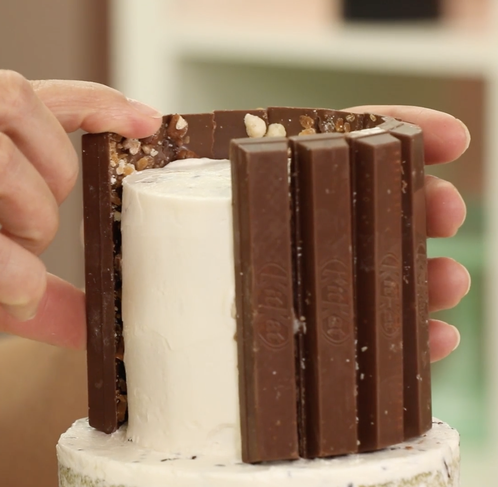 KitKat Mega Cake | Best Mega Cake Recipe | Yolanda Gampp - HOW TO CAKE IT