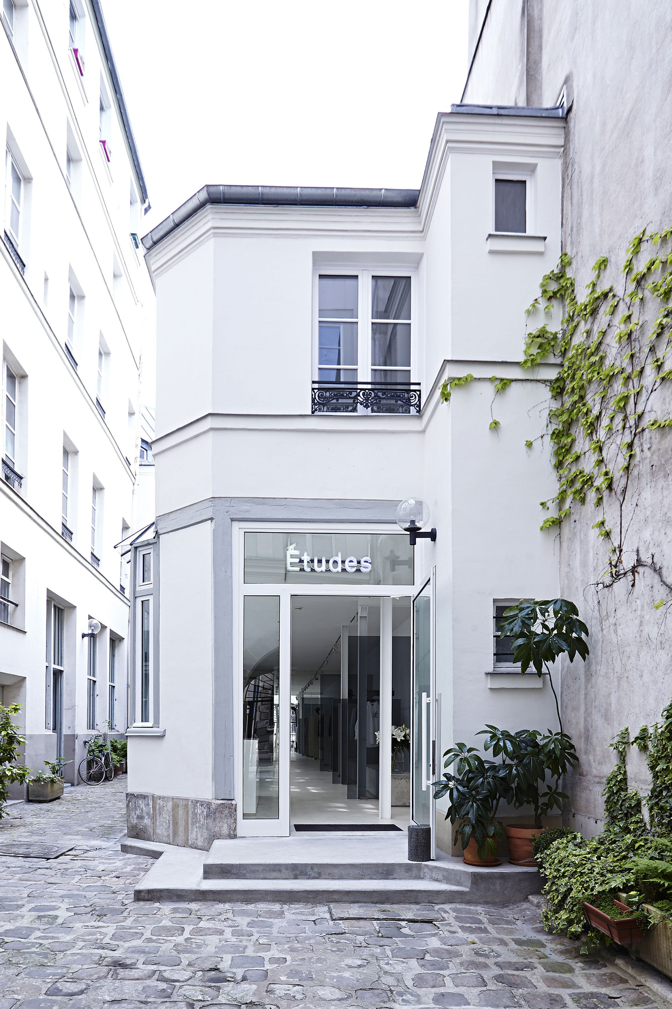 14 rue Debelleyme 75003 Paris | Études Studio Flagship Store