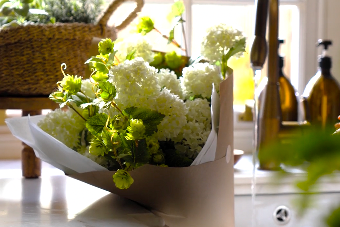 How to: Floral Styling – Laura Hammett Living