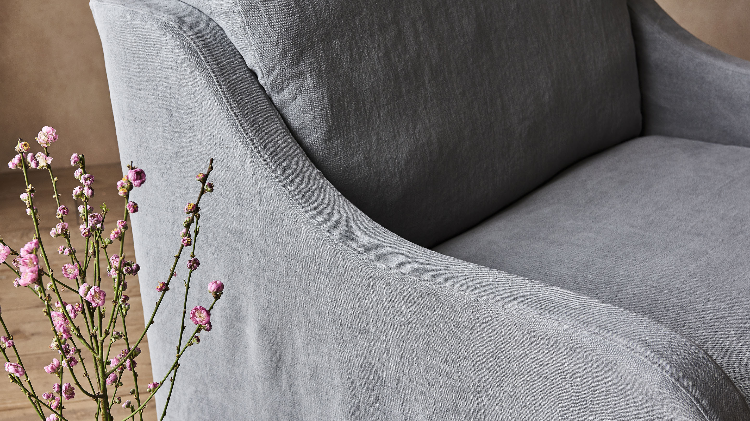 Esmé Chair – Comfy Elegance – Sixpenny